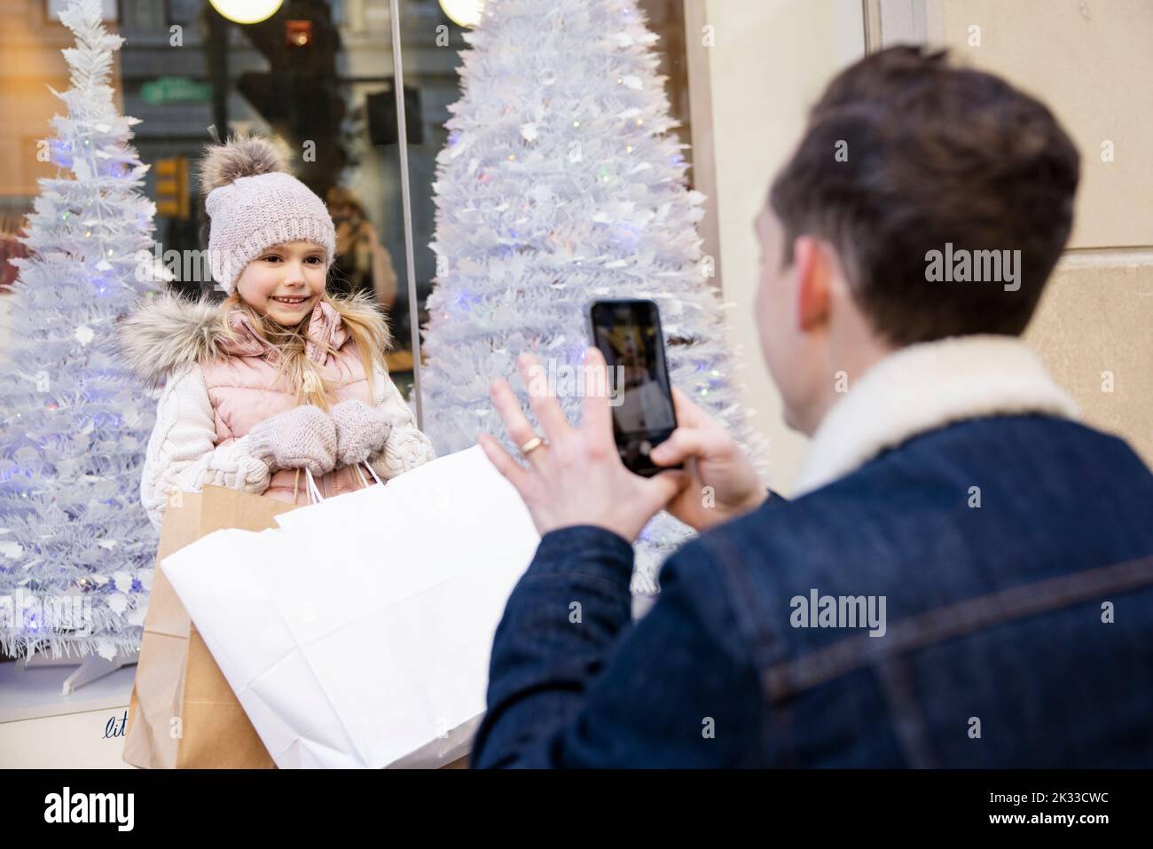 Father christmas display window hi-res stock photography and images - Alamy