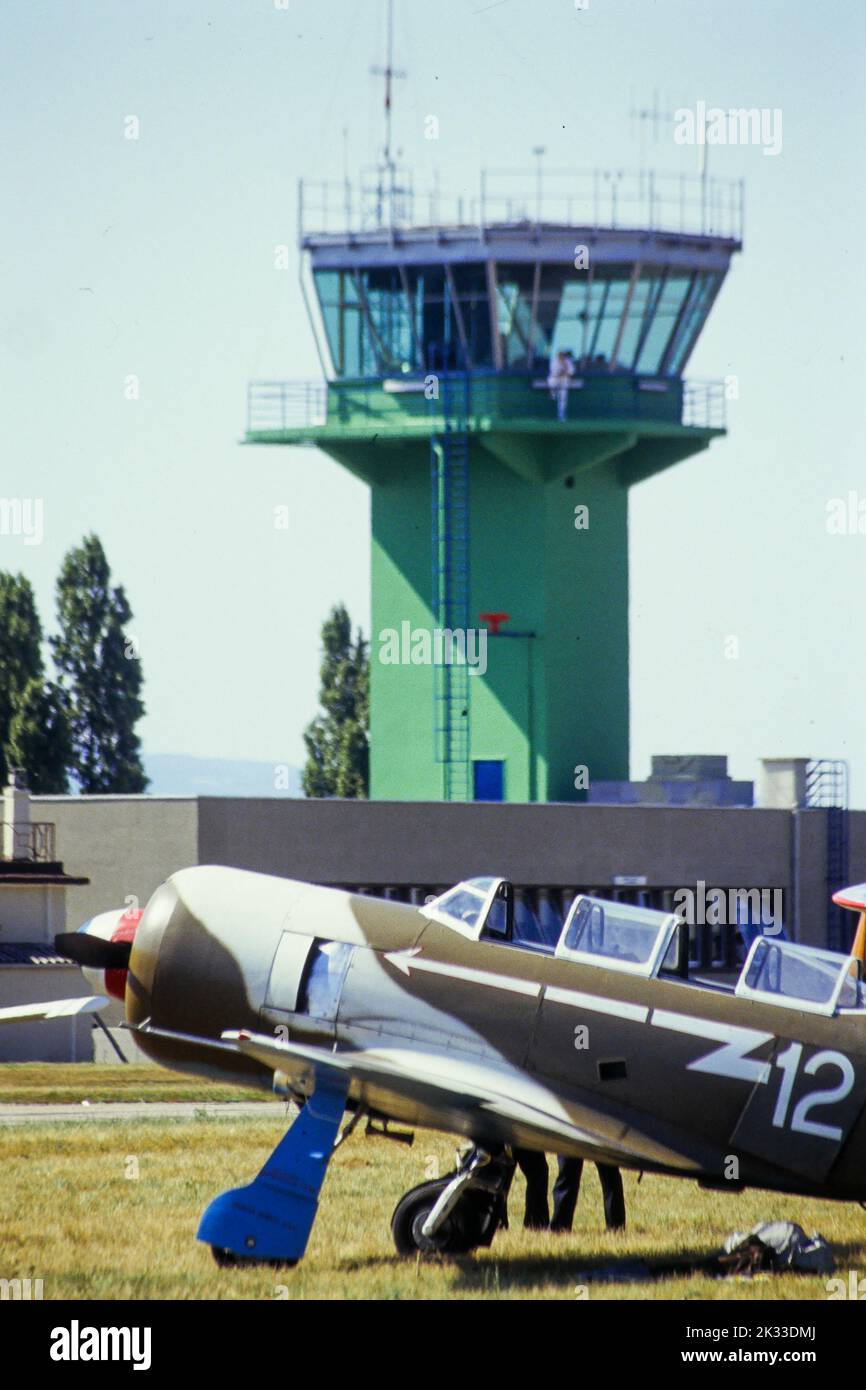 Transportable traffic control tower hi-res stock photography and images ...