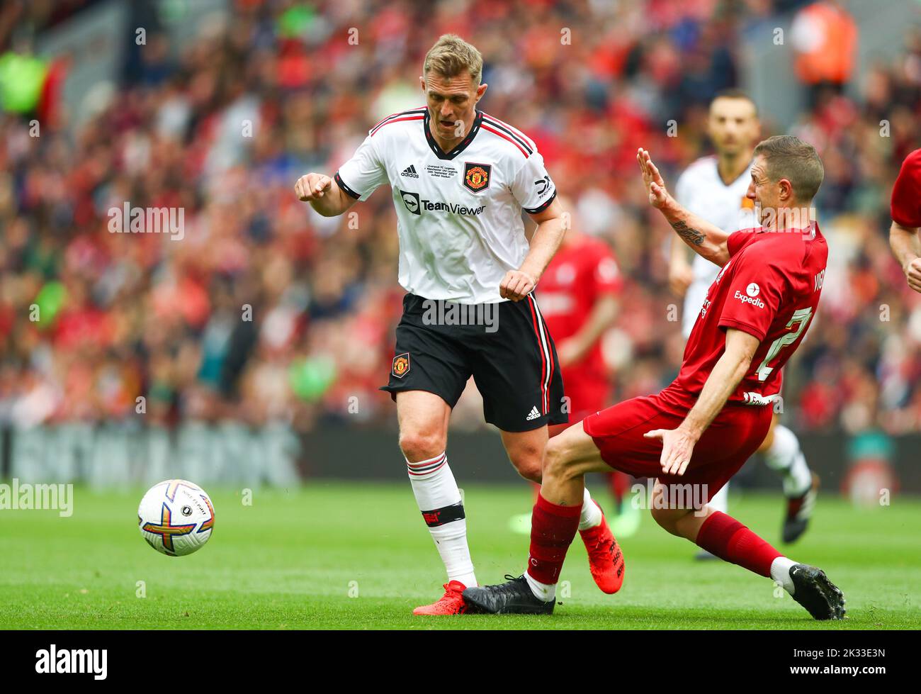 Manchester United's Darren Fletcher (left) and Liverpool's Gregory ...