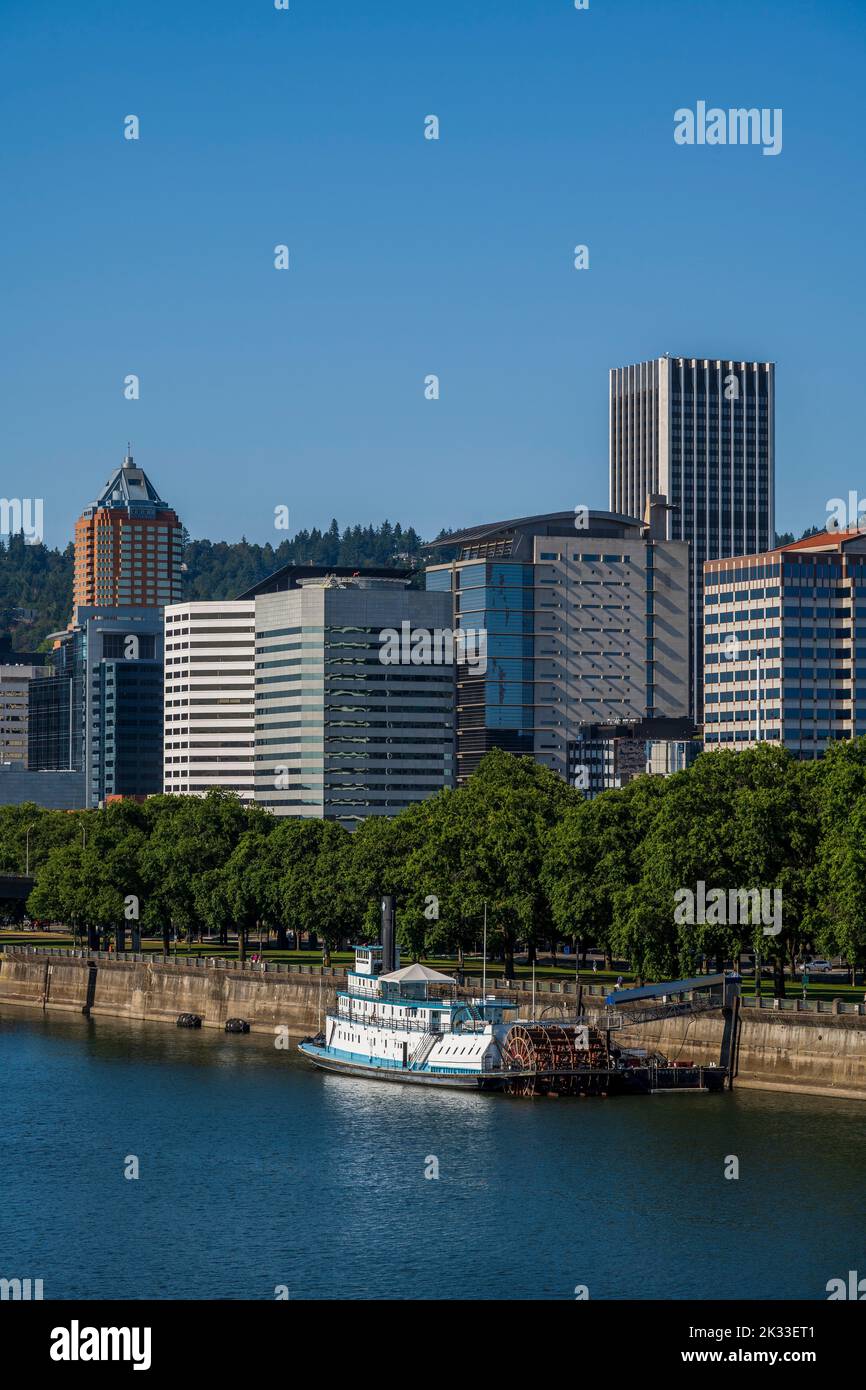 Downtown skyline and Willamette River, Portland, Oregon, USA Stock ...