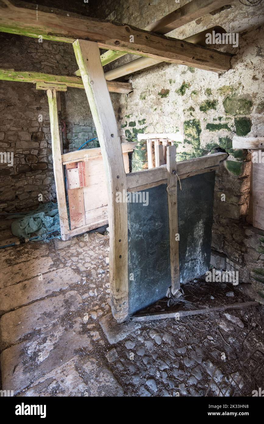 Interior of a Yorkshire stone barn Stock Photo - Alamy