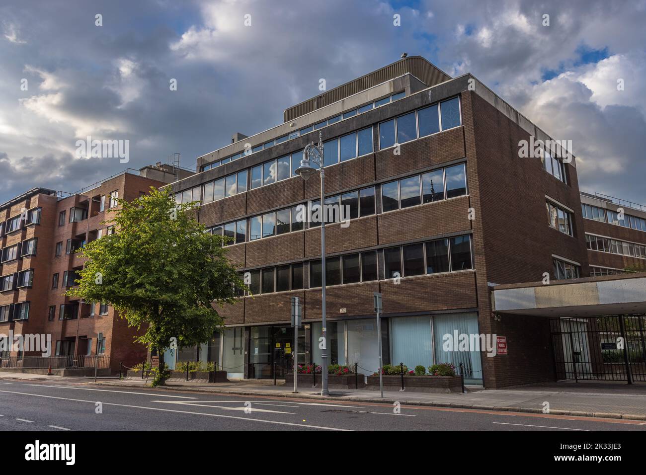A tall architectural building office in Dublin Stock Photo - Alamy