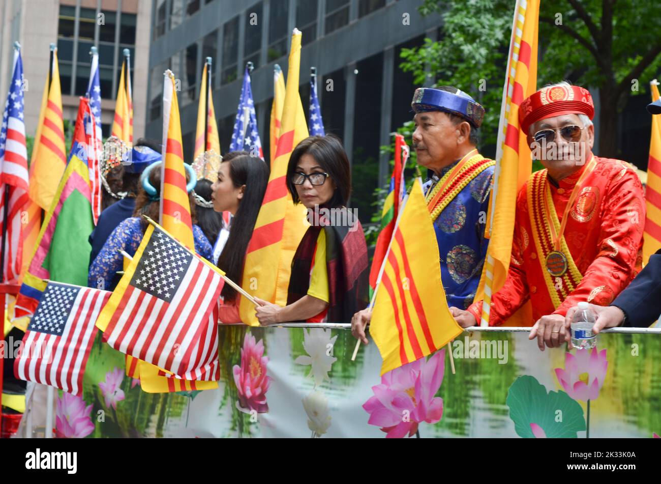 The participants of the 37th Annual NYC Immigrants Parade wearing ...