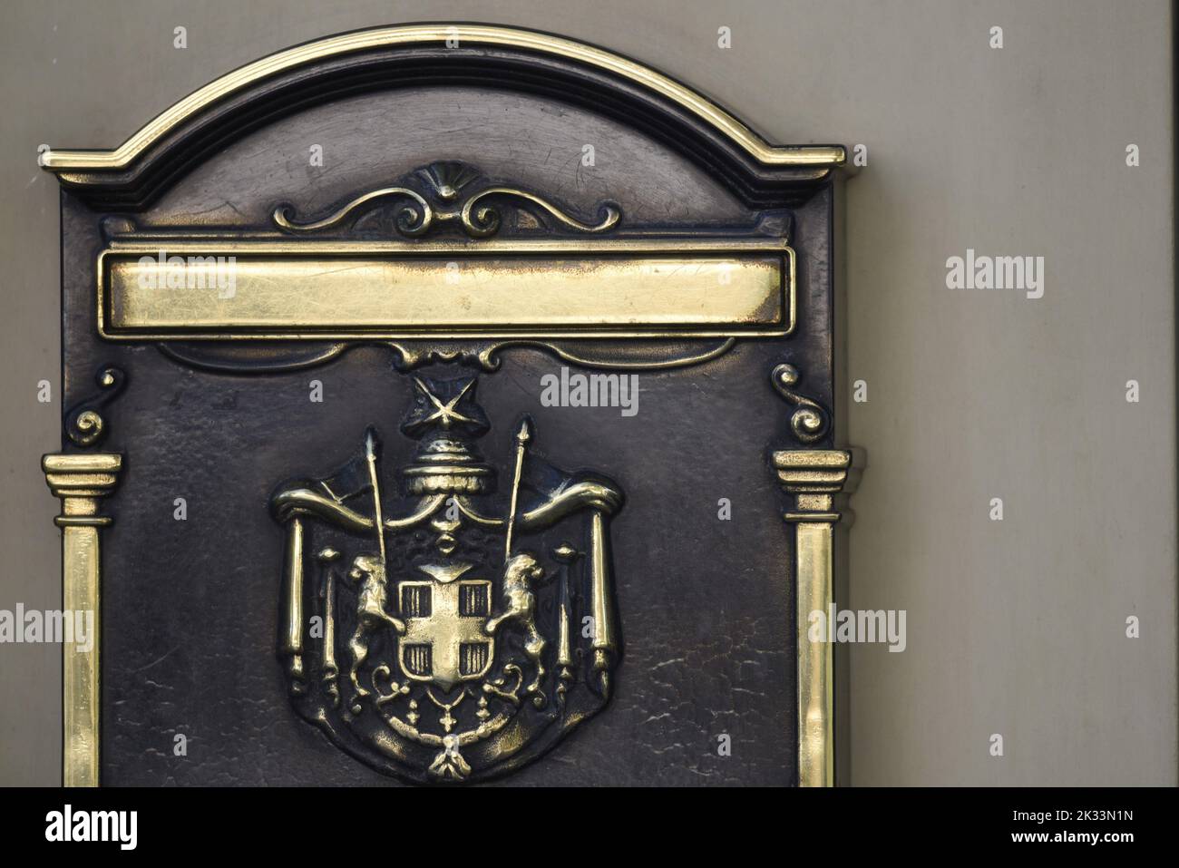Cast iron hand painted sign hi-res stock photography and images - Alamy