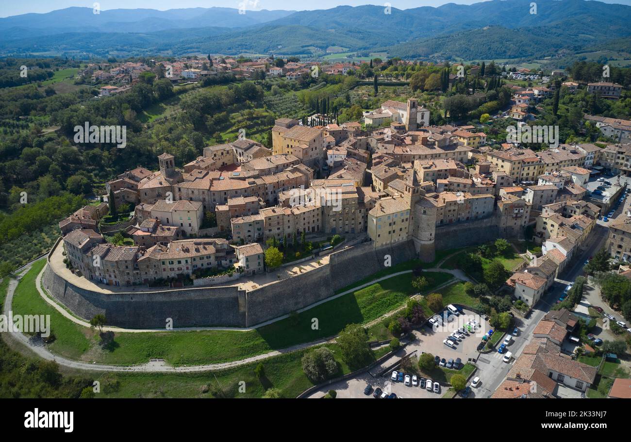 Village anghiari hi-res stock photography and images - Alamy