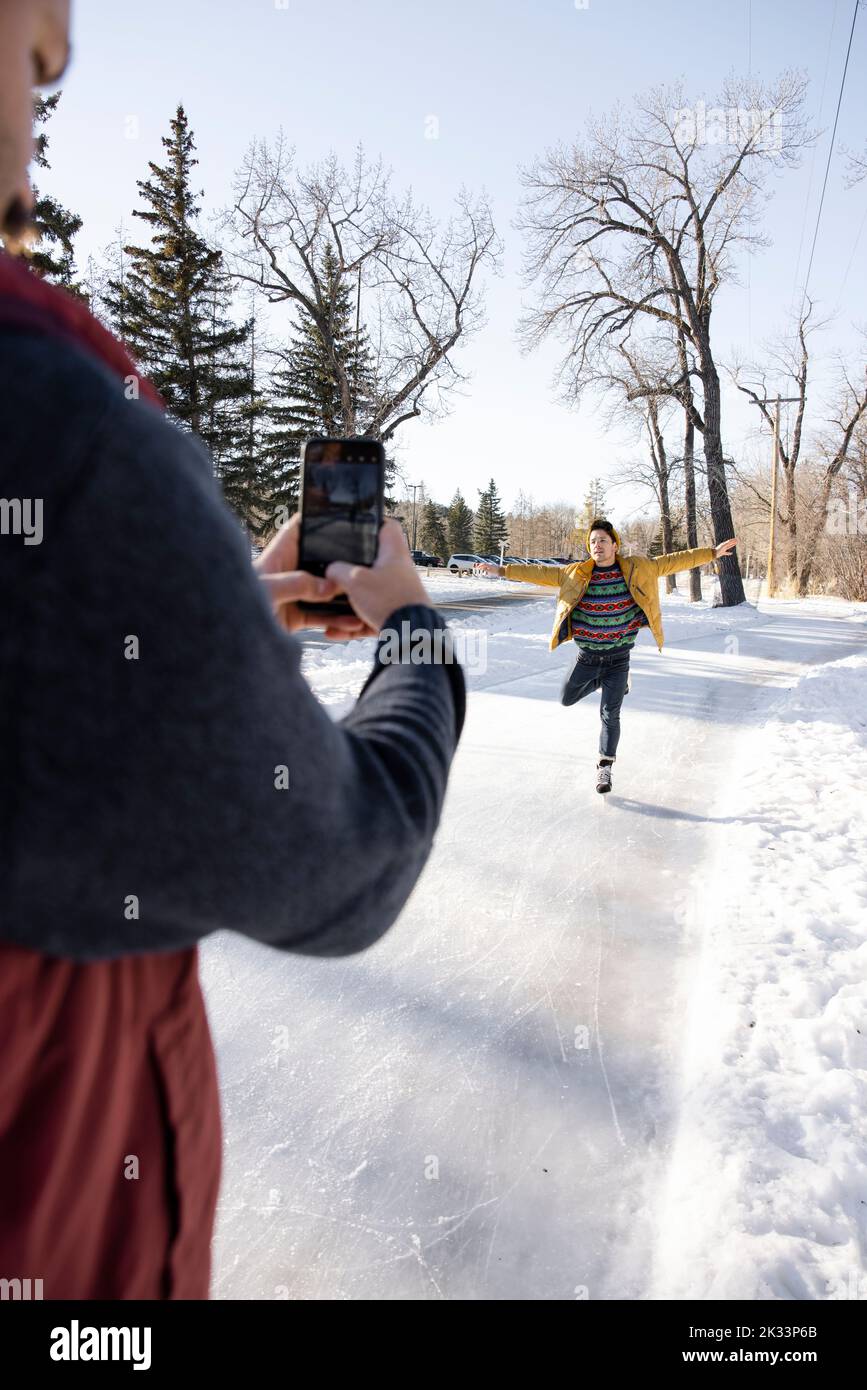 Figure skating man hi-res stock photography and images - Alamy
