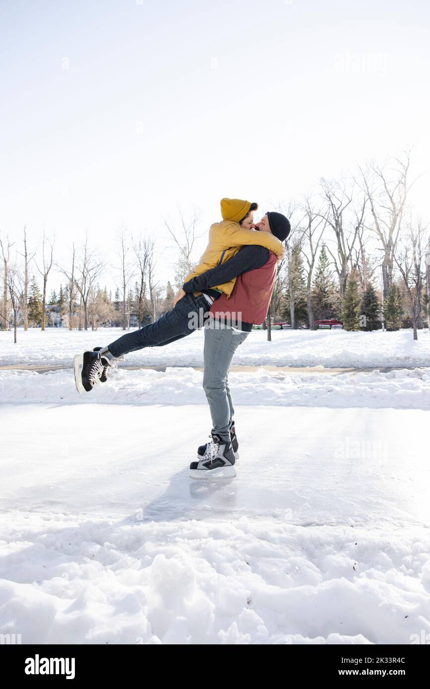 Gay couple kissing man hi-res stock photography and images - Alamy