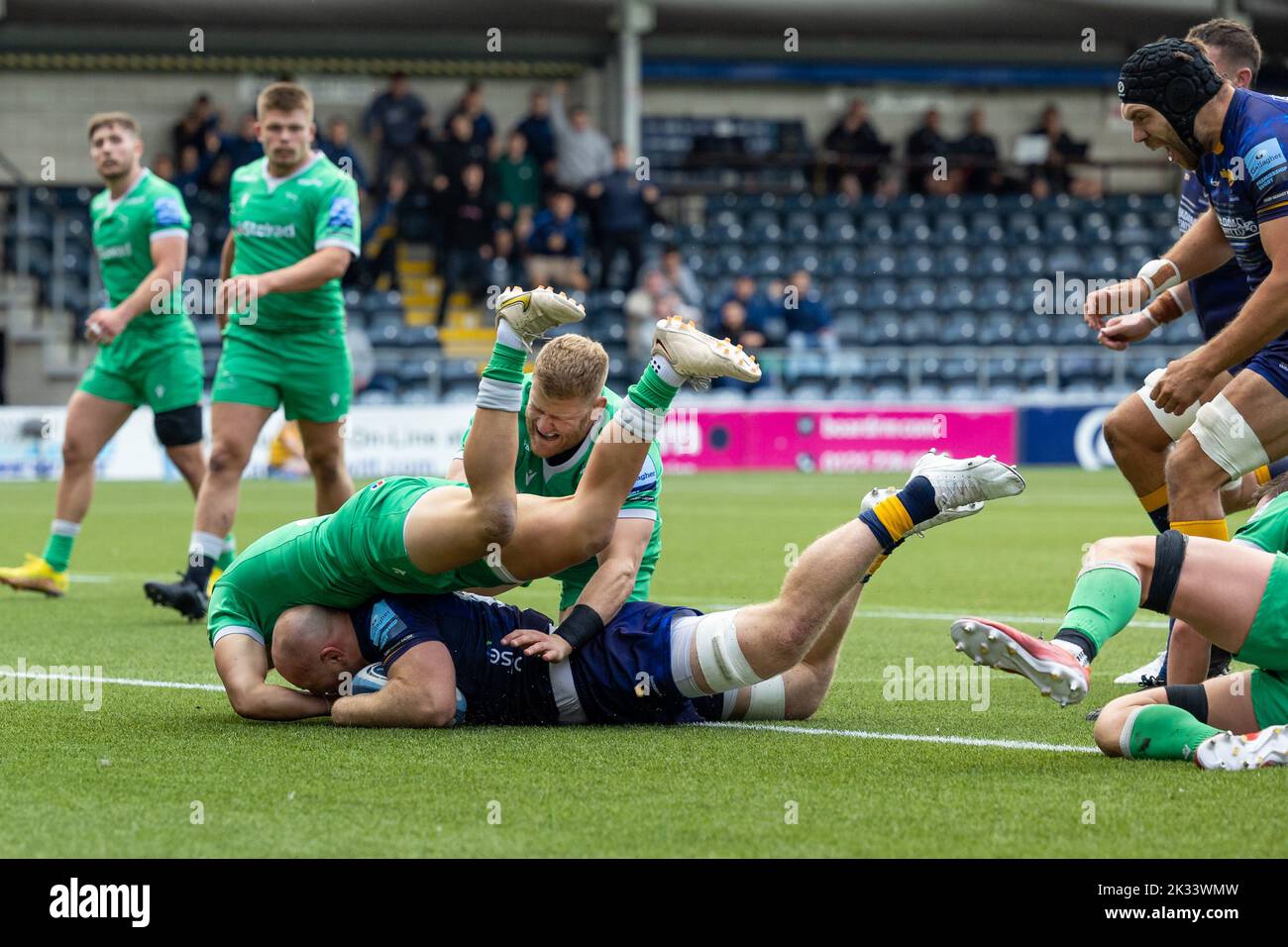 Worcester, UK. 24th Sep, 2022. Matt Kvesic of Worcester Warriors barges ...