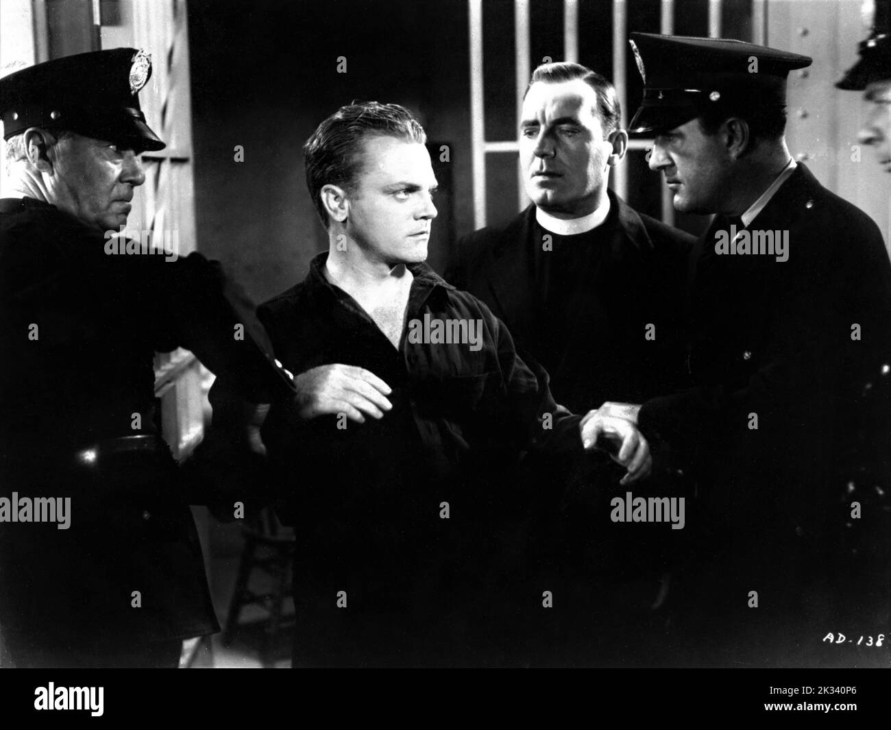 JAMES CAGNEY and PAT O'BRIEN with Prison Guards in ANGELS WITH DIRTY ...