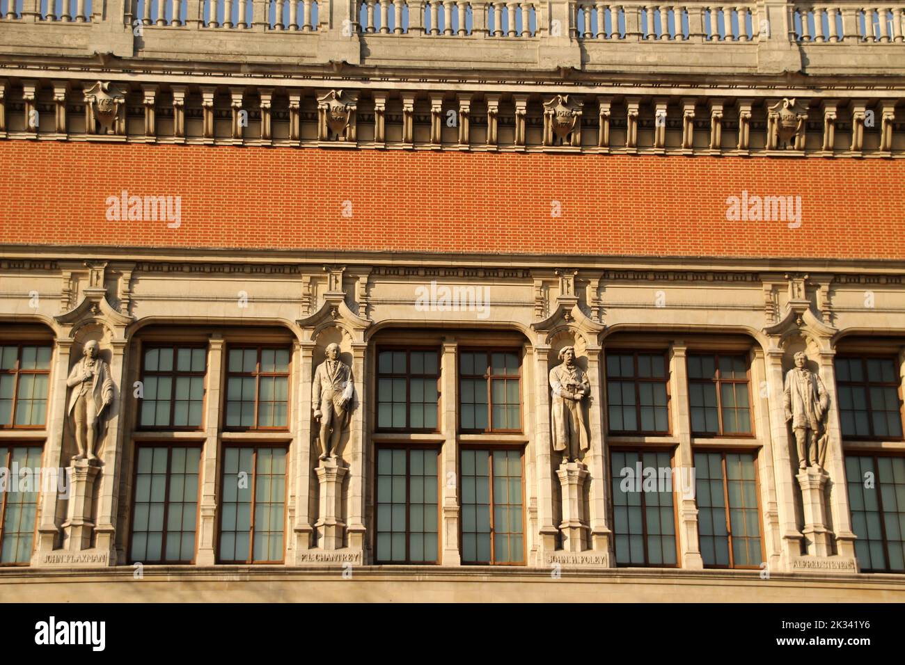 Urban london brick building hi-res stock photography and images - Alamy