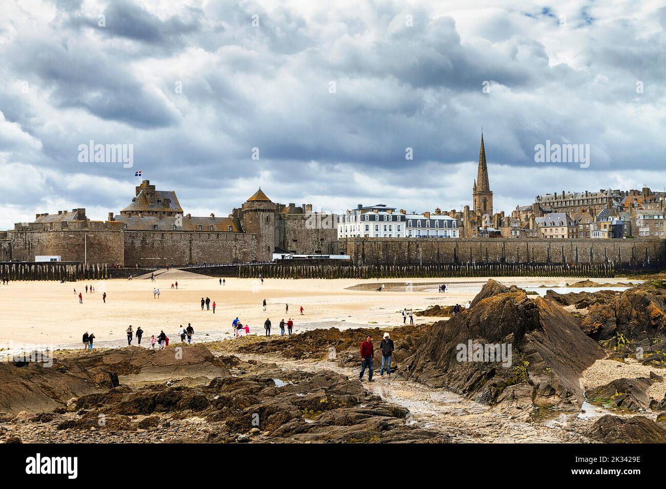 Saint malo cathedral hi-res stock photography and images - Alamy