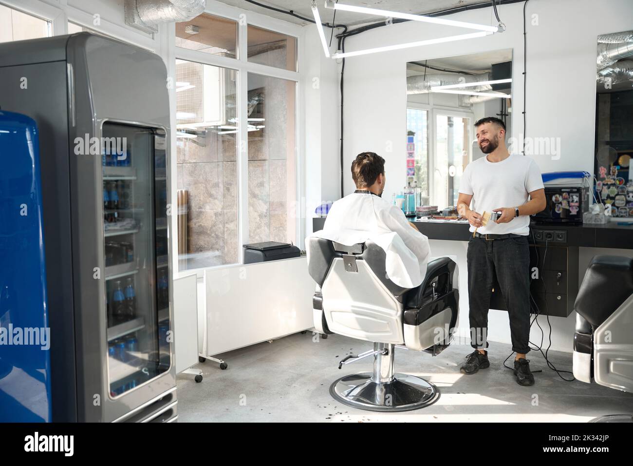 Hair salon worker hi-res stock photography and images - Alamy