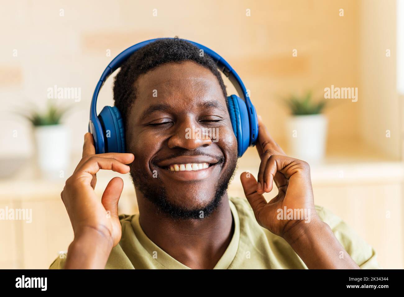 American handsome man listening music hi-res stock photography and ...