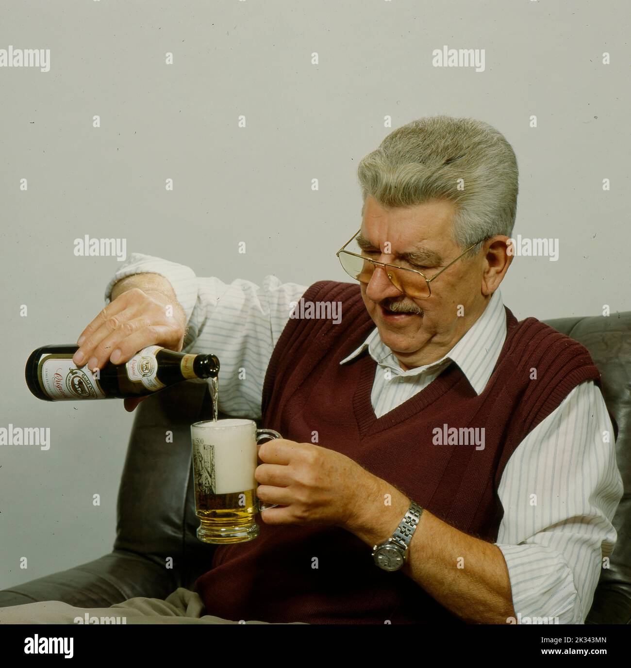 Beer pours glass hi-res stock photography and images - Alamy