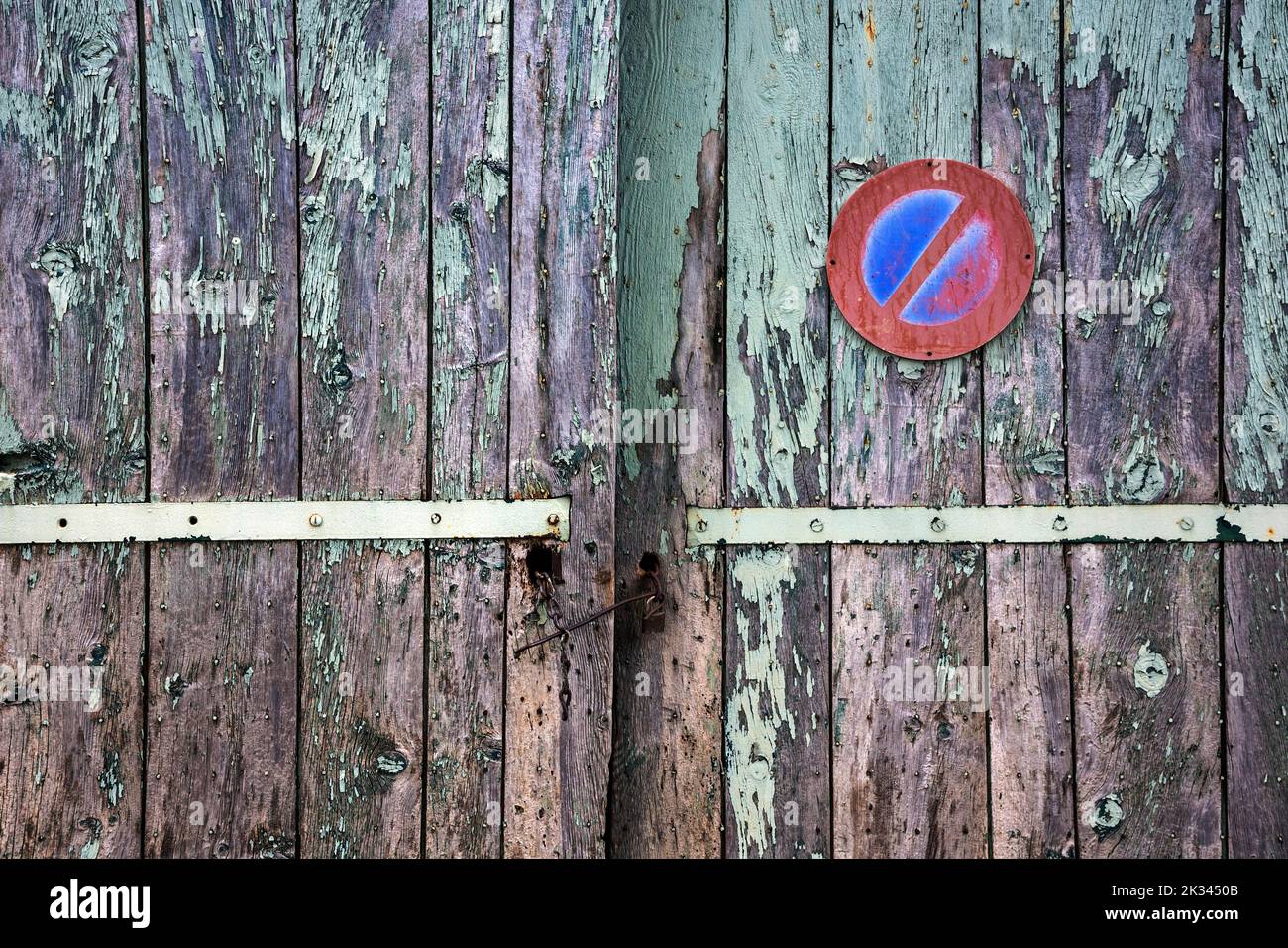 Old weathered wooden gate with old no-stopping sign, Provence, France ...