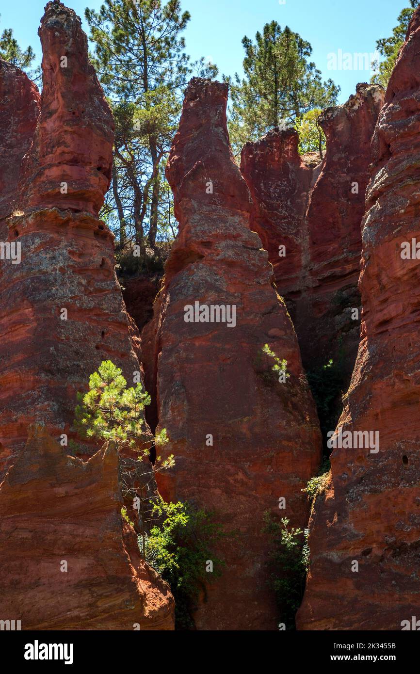 Ochre nature trail, Le Sentier des Ocres, former ochre mining area ...