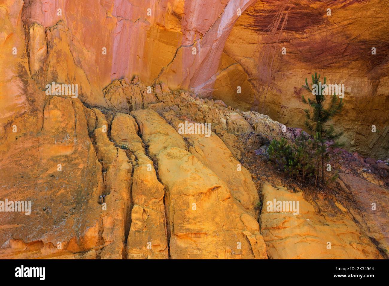 Ochre nature trail, Le Sentier des Ocres, former ochre mining area ...