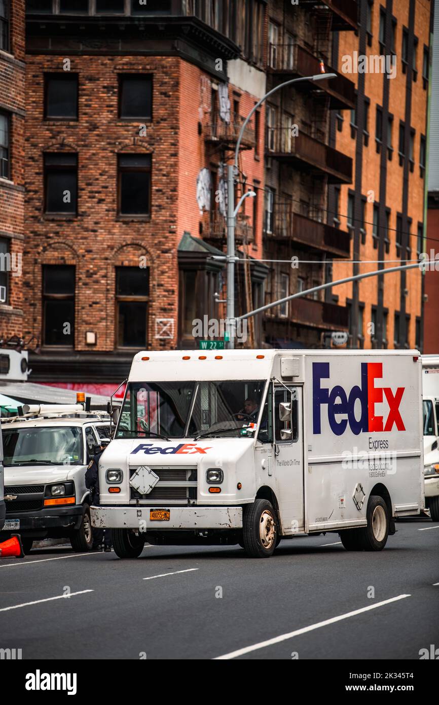 Fedex truck new york city hi-res stock photography and images - Alamy