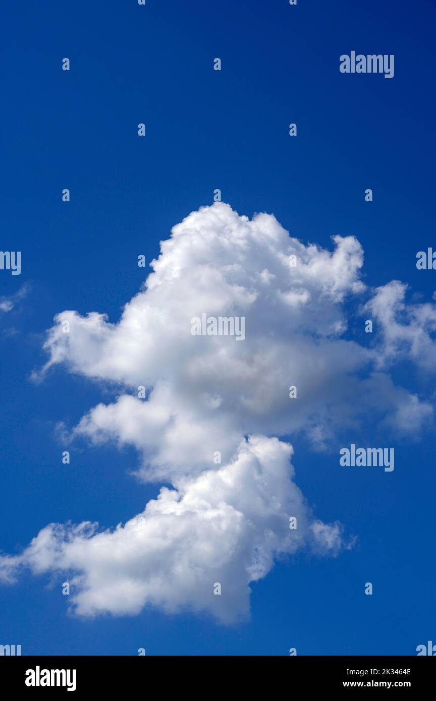 Cumulus humilis cloud formation hi-res stock photography and images - Alamy