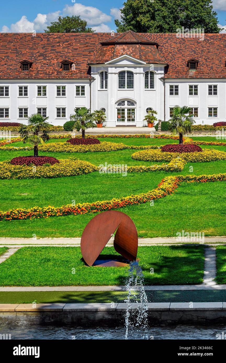 Library-orangery, palm trees, cinnamon (Solenostemo) and zinnias ...