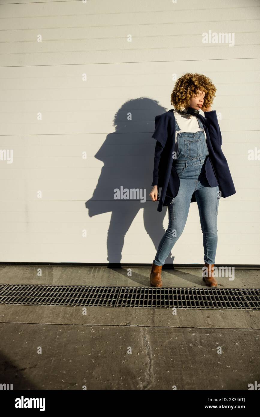 Overalls woman hi-res stock photography and images - Alamy