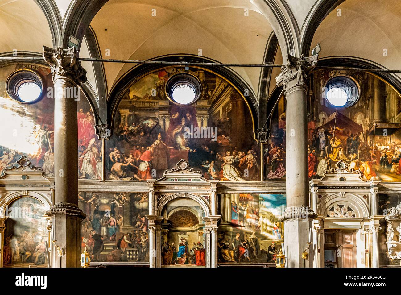 Papa benedetto iii chiesa di san zaccariainterno hi-res stock ...