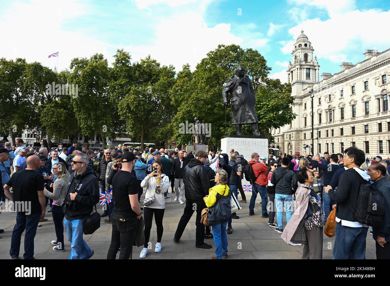 British far-rights protest to Stop the Invasion of refugees and migrant ...