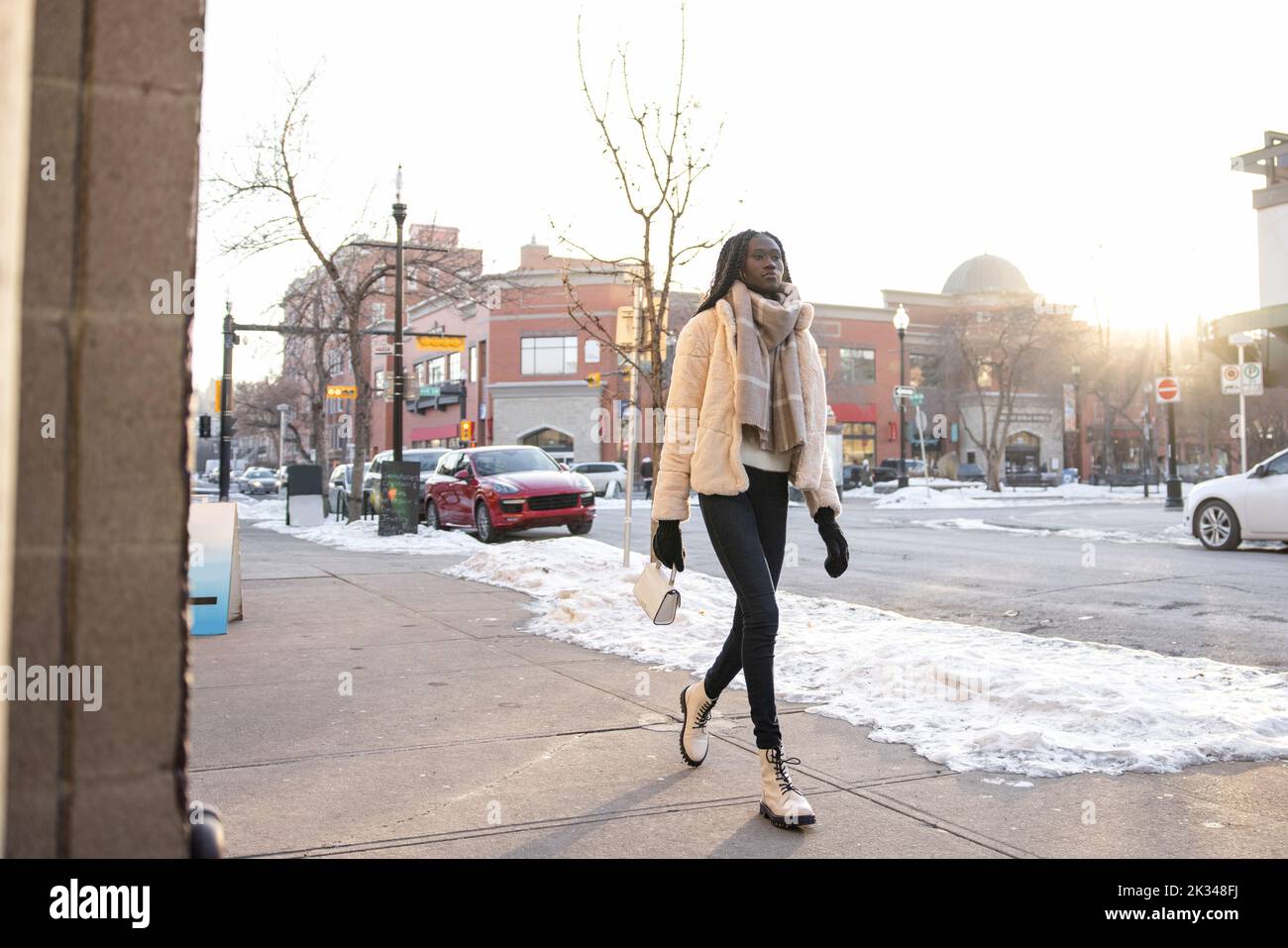 Very tall woman hi-res stock photography and images - Alamy