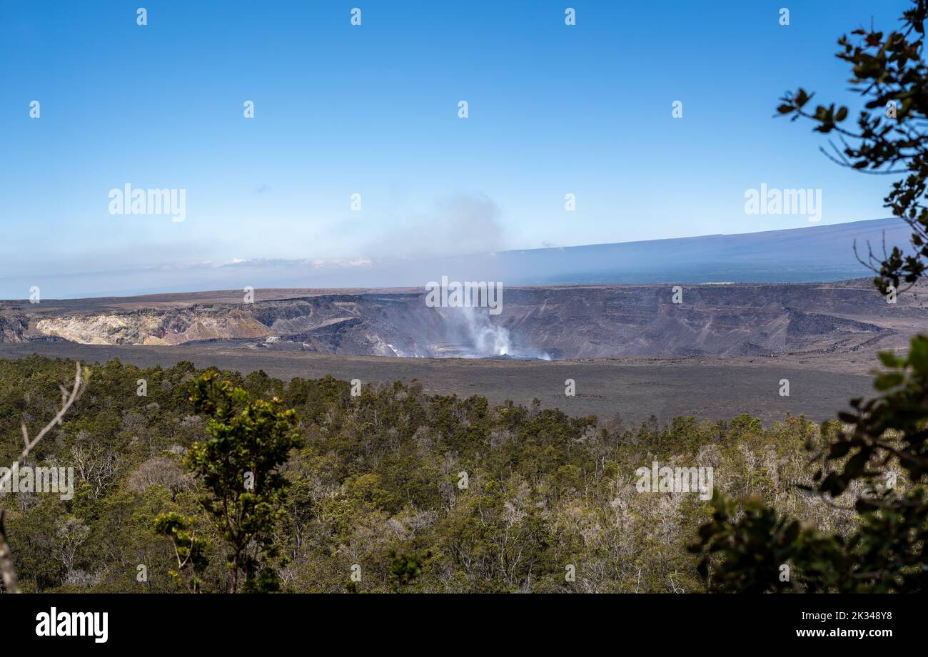 Kilauea Volcano Crater, Crater Rim Trail, Hawaii Volcanoes National ...