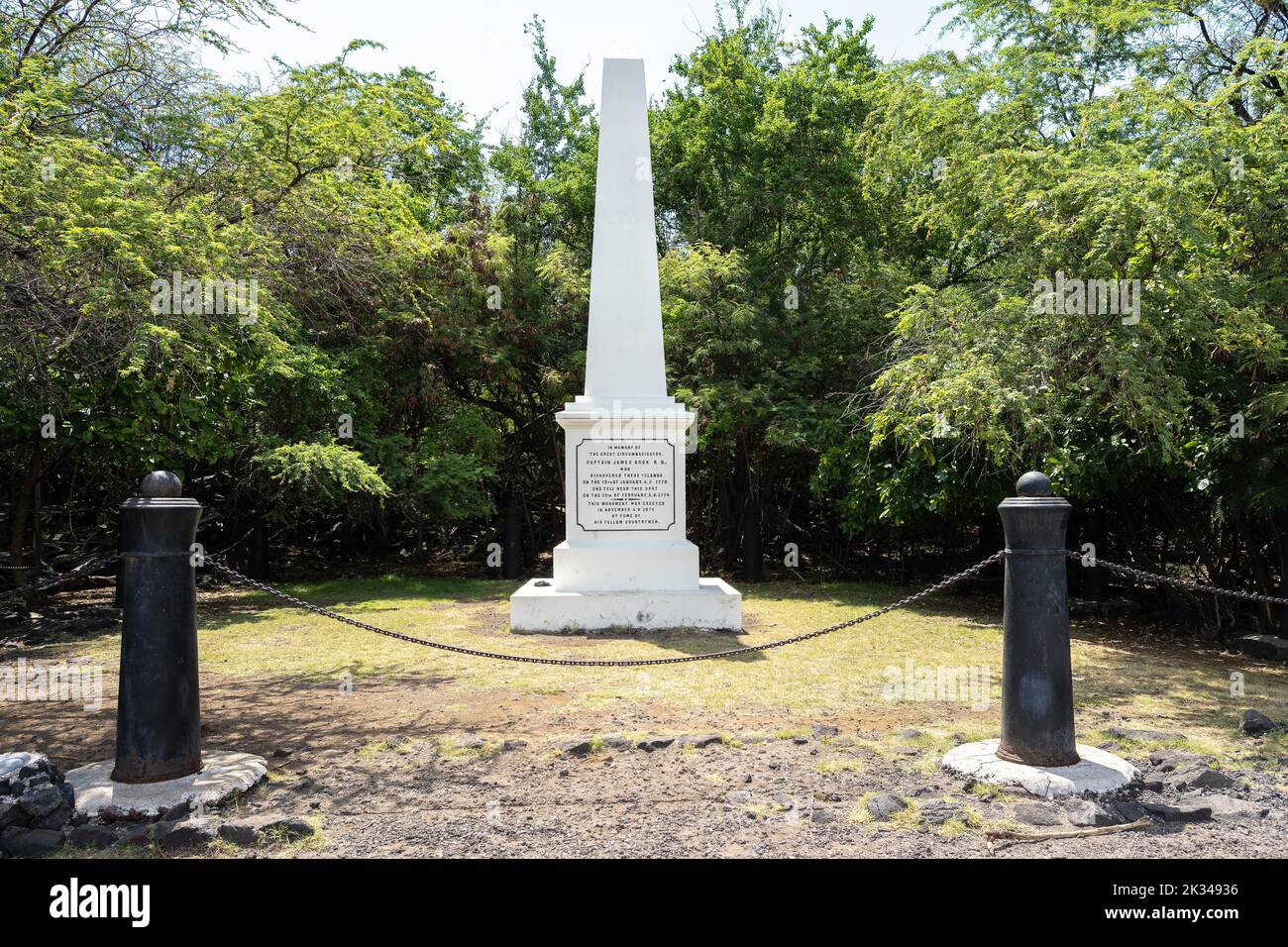 Caption Cook Monument at the end of Ka'Awaloa, Captain Cook Monument ...
