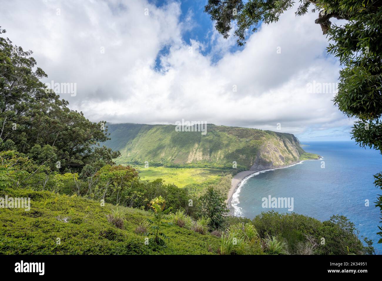 Waipi'o Valley seen from Waipi'o Valley Lookout, Big Island, Hawaii ...