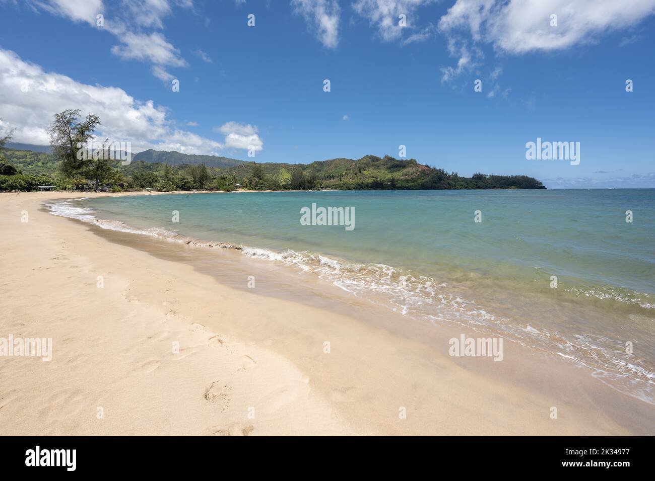 Hanalei bay beach hi-res stock photography and images - Alamy