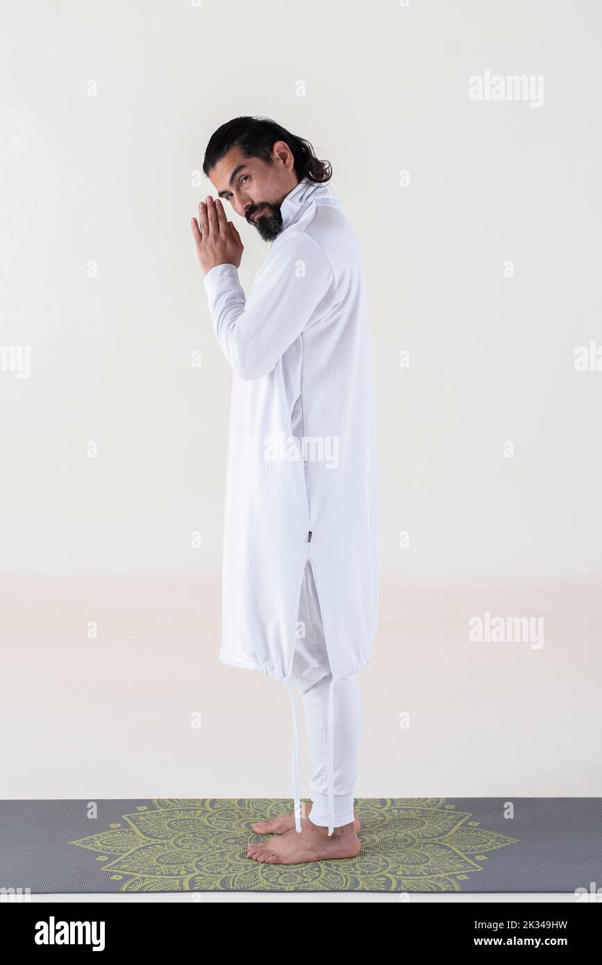 Tadasana hi-res stock photography and images - Alamy