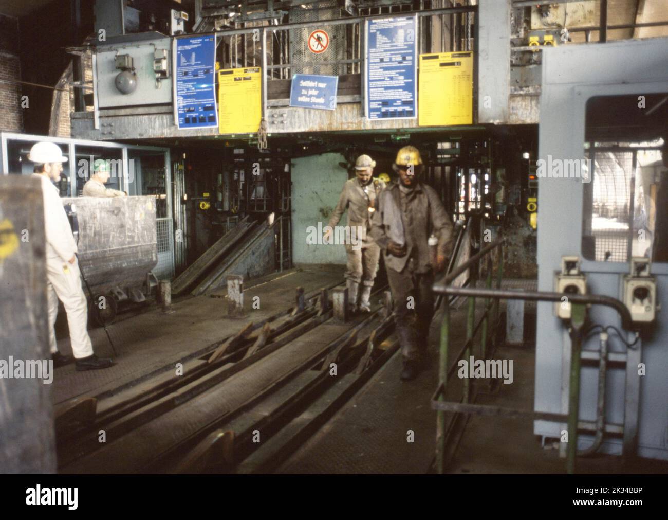 Dortmund. Shift change at a Dortmund colliery in 1988 Stock Photo - Alamy