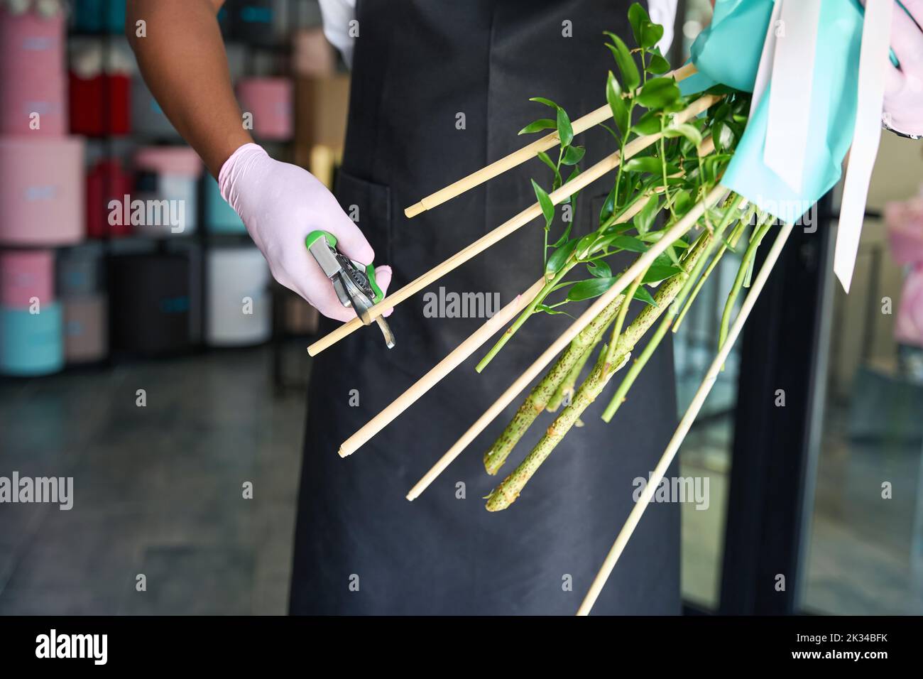Florist cuts stems of flowers with secateurs Stock Photo - Alamy