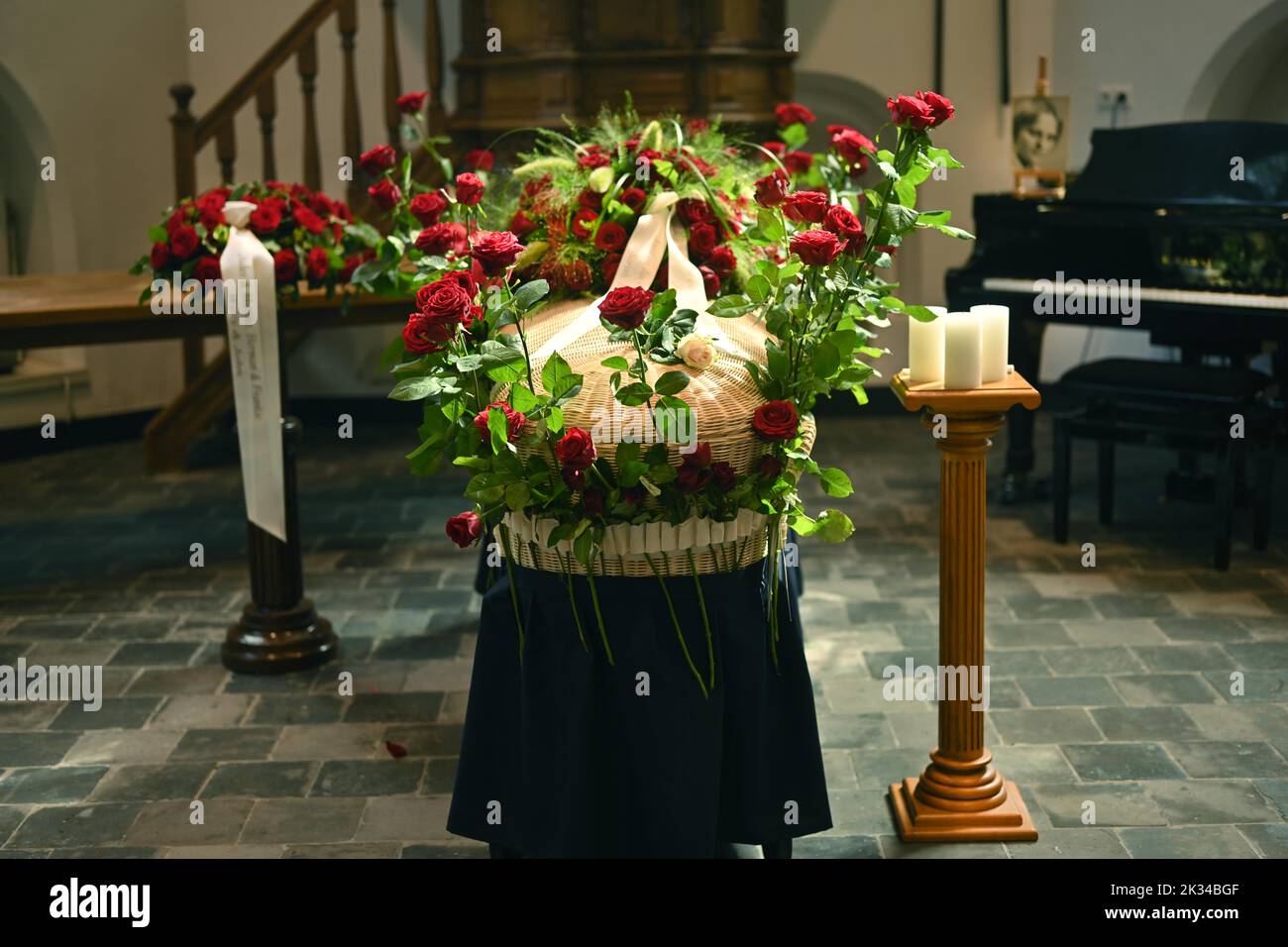 Red rose at the coffin, farewell to a dear deceased in the church in ...