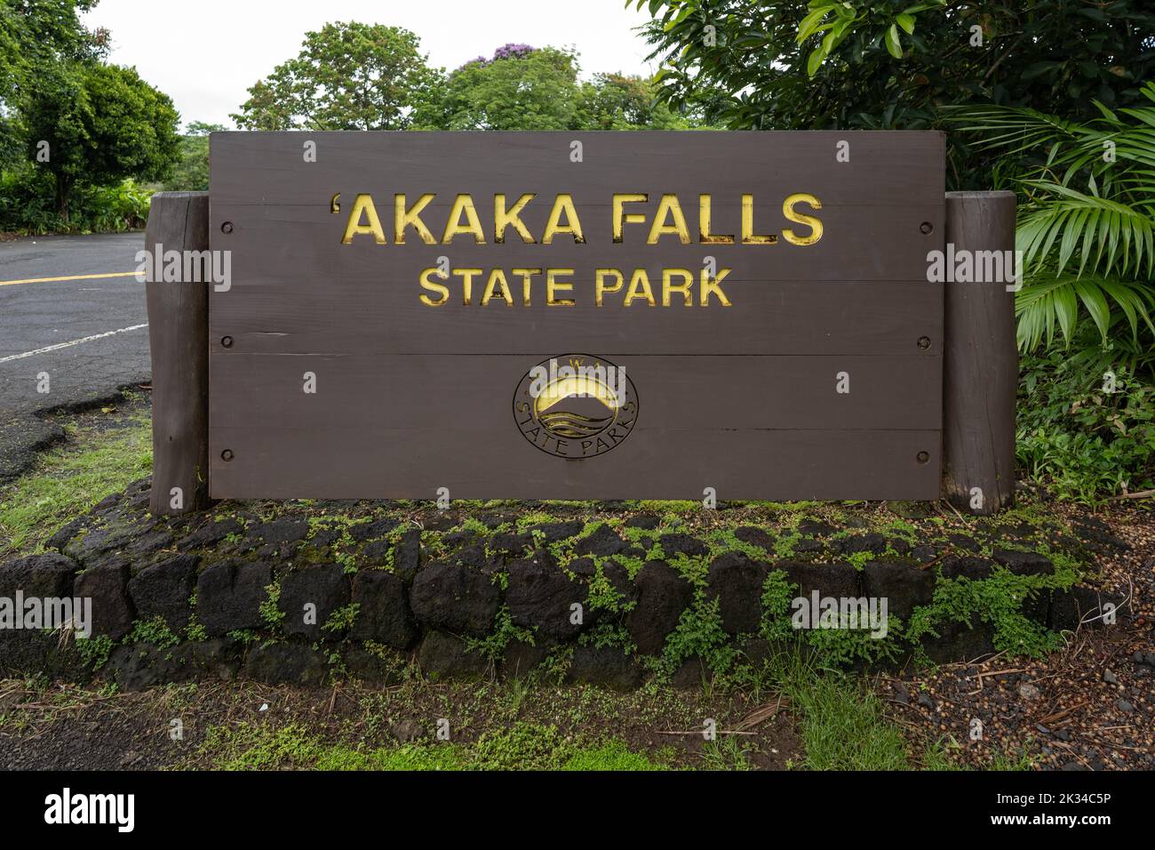 Entrance sign to Akaka Falls State Park, Hilo, Big Island, Hawaii, USA ...