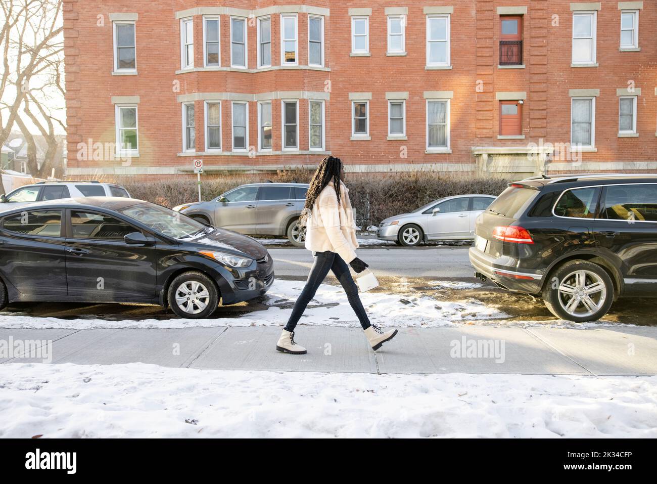 Very tall woman hi-res stock photography and images - Alamy