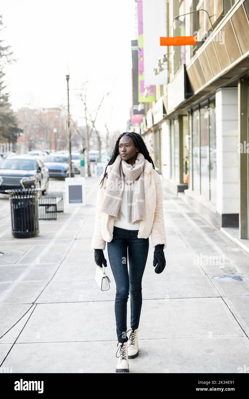 Very tall woman hi-res stock photography and images - Alamy