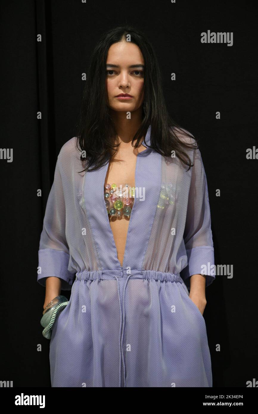 Milan Fashion Week - Women S/S 2023 Emporio Armani Fashion Show ...