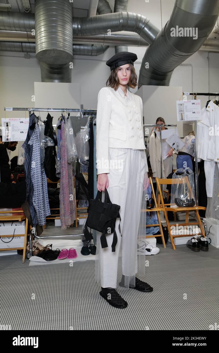 Milan Fashion Week - Women S/S 2023 Emporio Armani Fashion Show ...