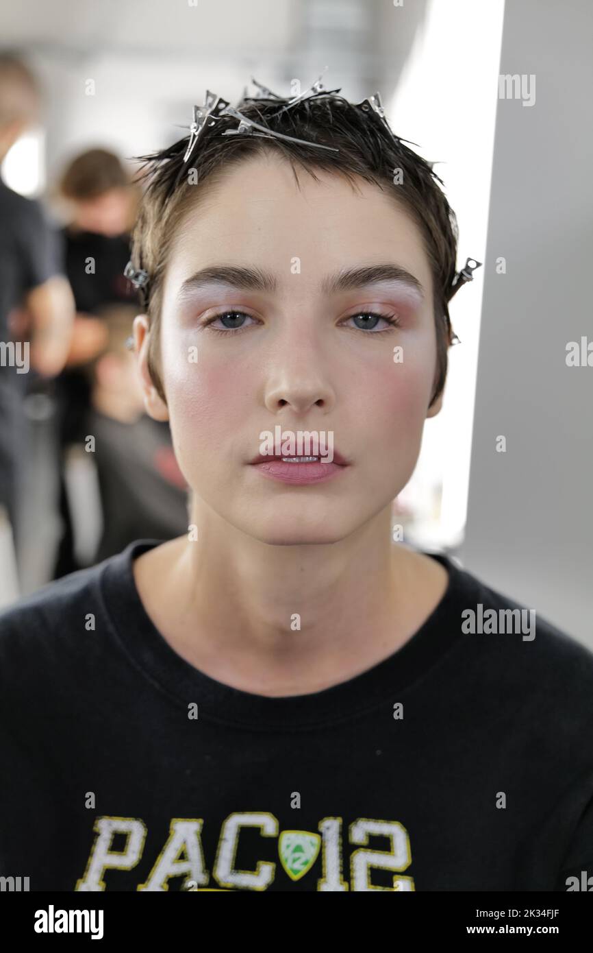 Milan Fashion Week - Women S/S 2023 Emporio Armani Fashion Show ...