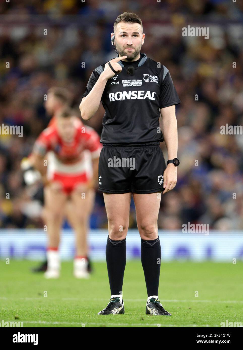 Referee Liam Moore during the Betfred Super League Grand Final at Old ...