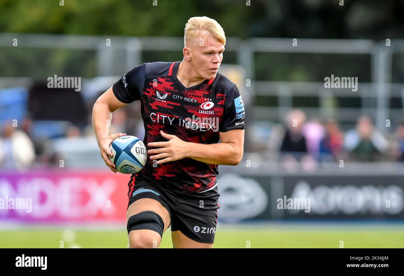 Hugh Tizard of Saracens with the ball during the Gallagher Premiership ...