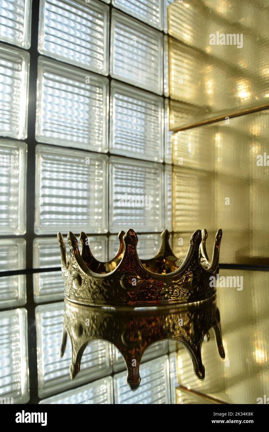 Kings krown hi-res stock photography and images - Alamy