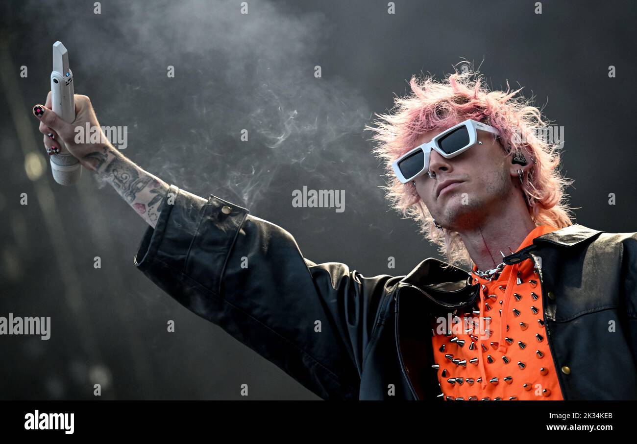 Berlin, Germany. 24th Sep, 2022. Musician Machine Gun Kelly (Colson ...