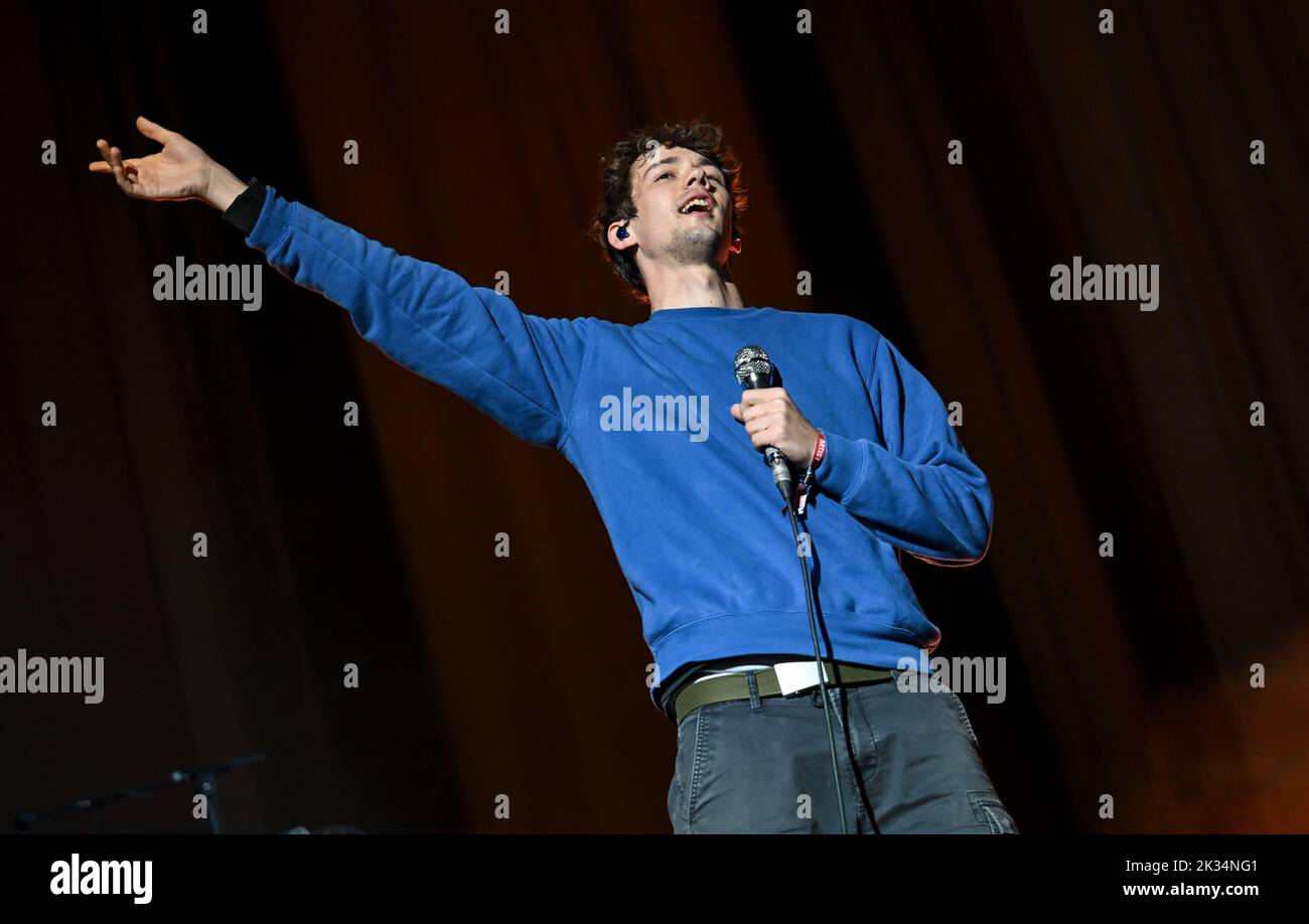 Berlin, Germany. 24th Sep, 2022. The singer Henning May of the band ...