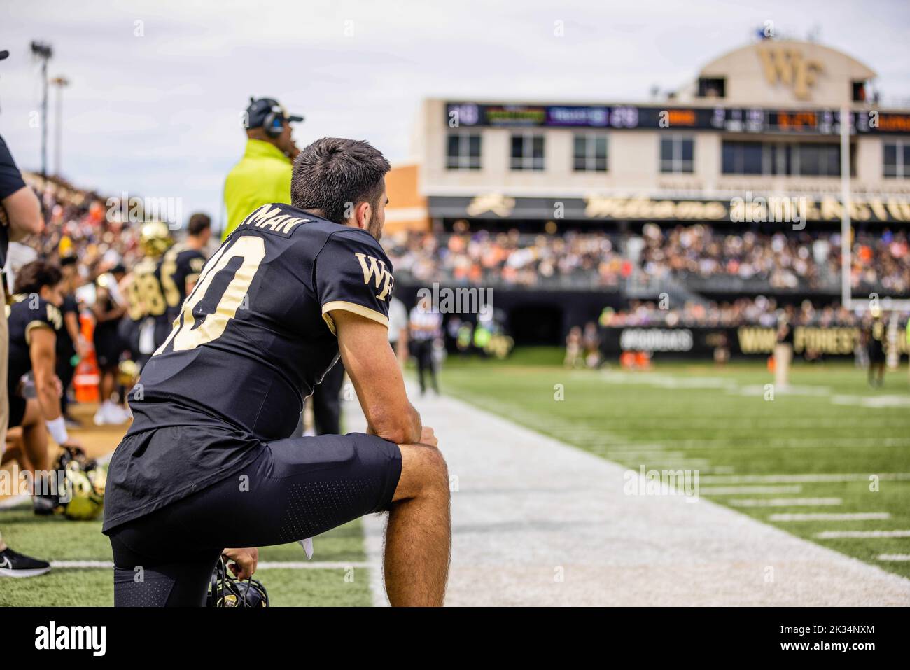Winston-Salem, NC, USA. 24th Sep, 2022. Wake Forest Demon Deacons quarterback Sam Hartman (10 ...