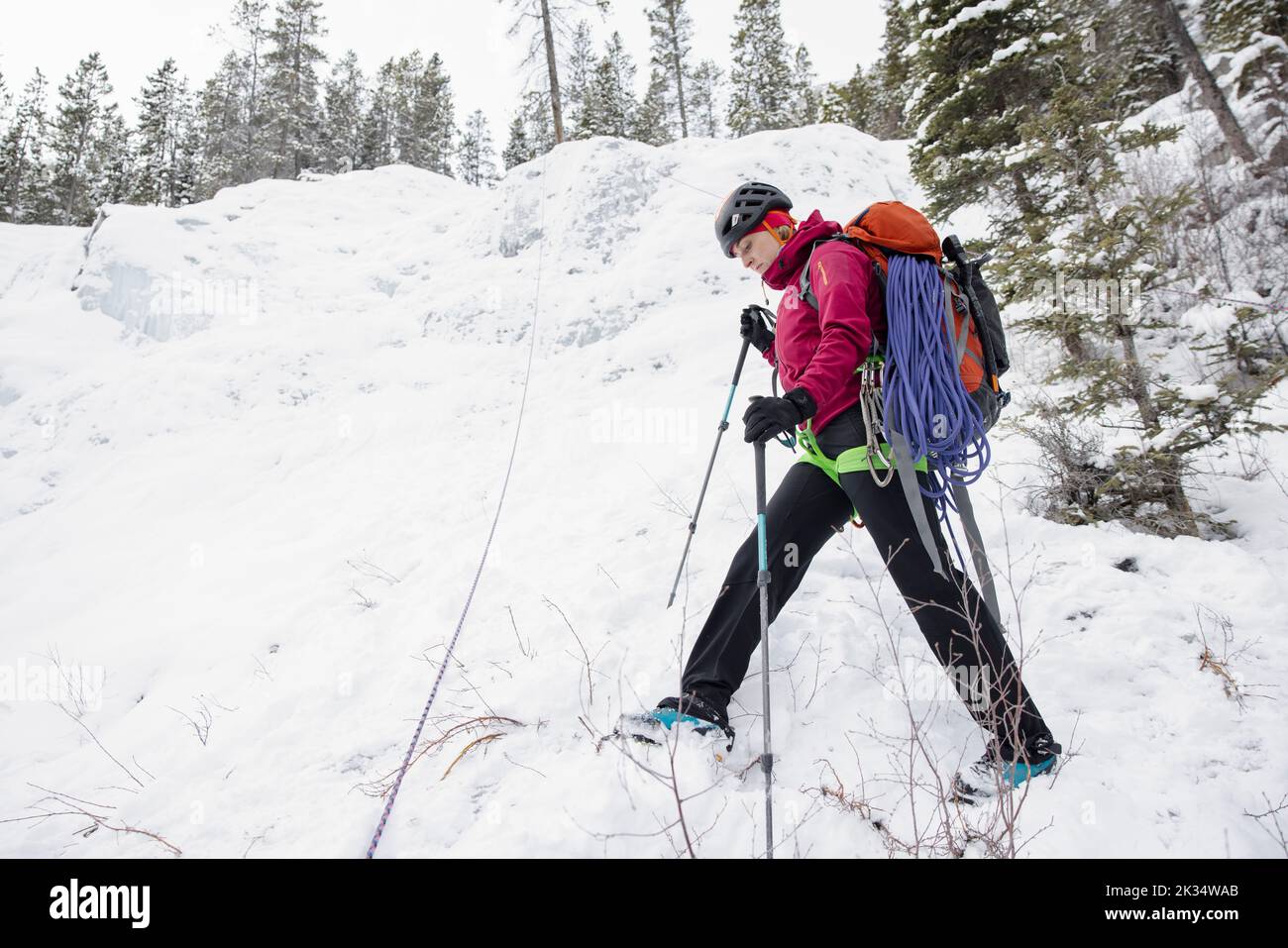 Professional hiking hi-res stock photography and images - Alamy