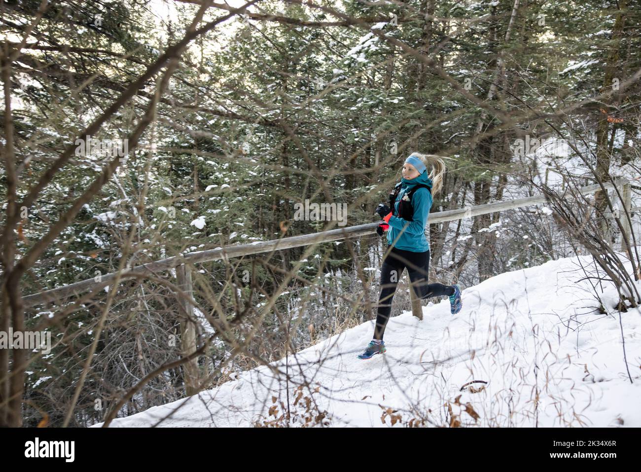 Female trail runner hi-res stock photography and images - Alamy